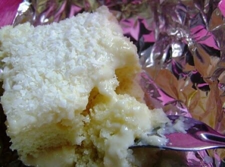 Bolo Gelado: além de saboroso e molhadinho, é fácil de fazer